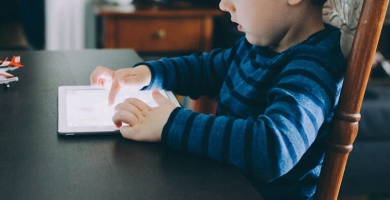 The Link Between Early Tablet Use & Anger Issues? Researchers Find ...