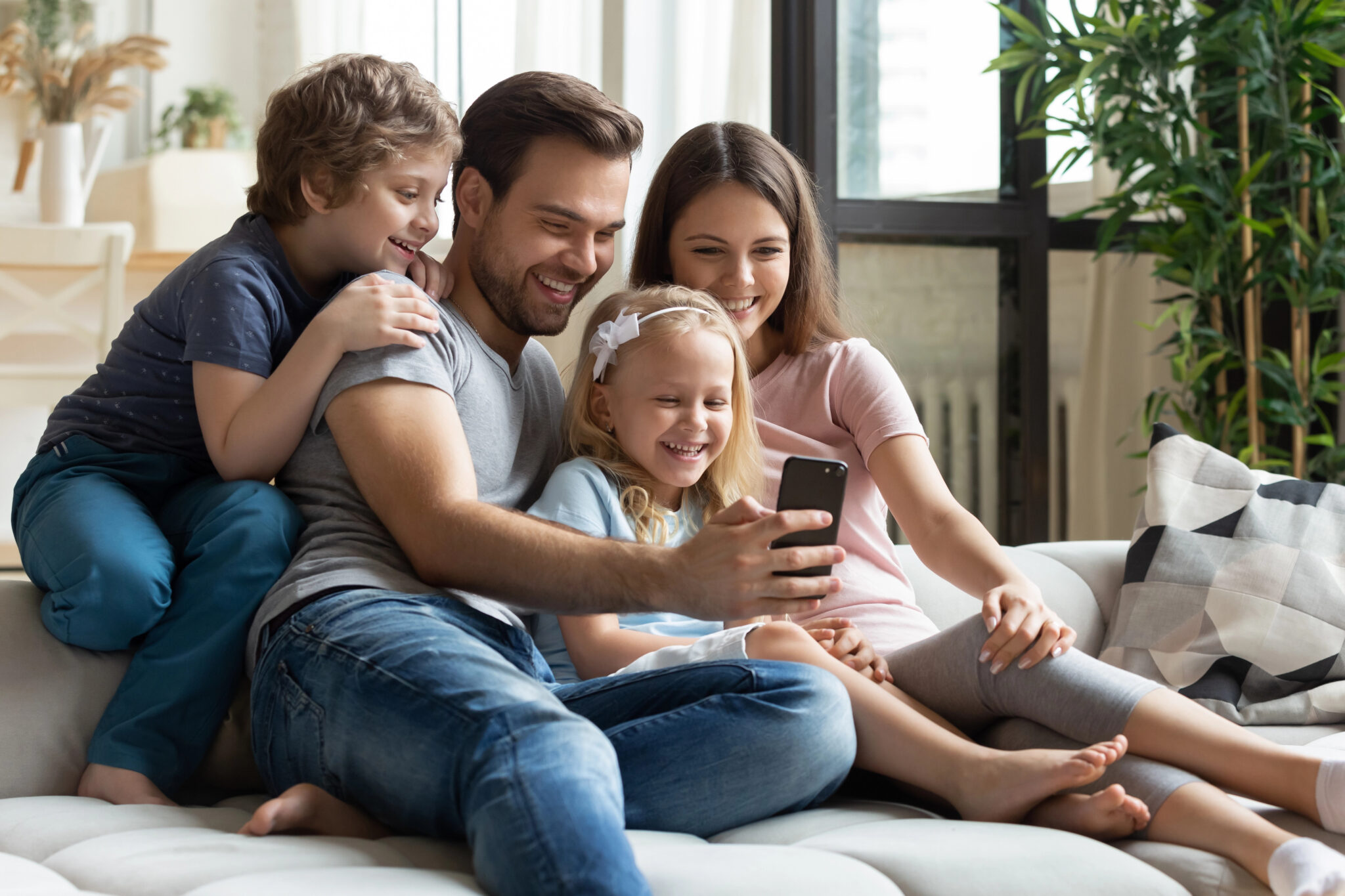 10 Ways to Set Healthy Screen Limits With Kids, According To Experts