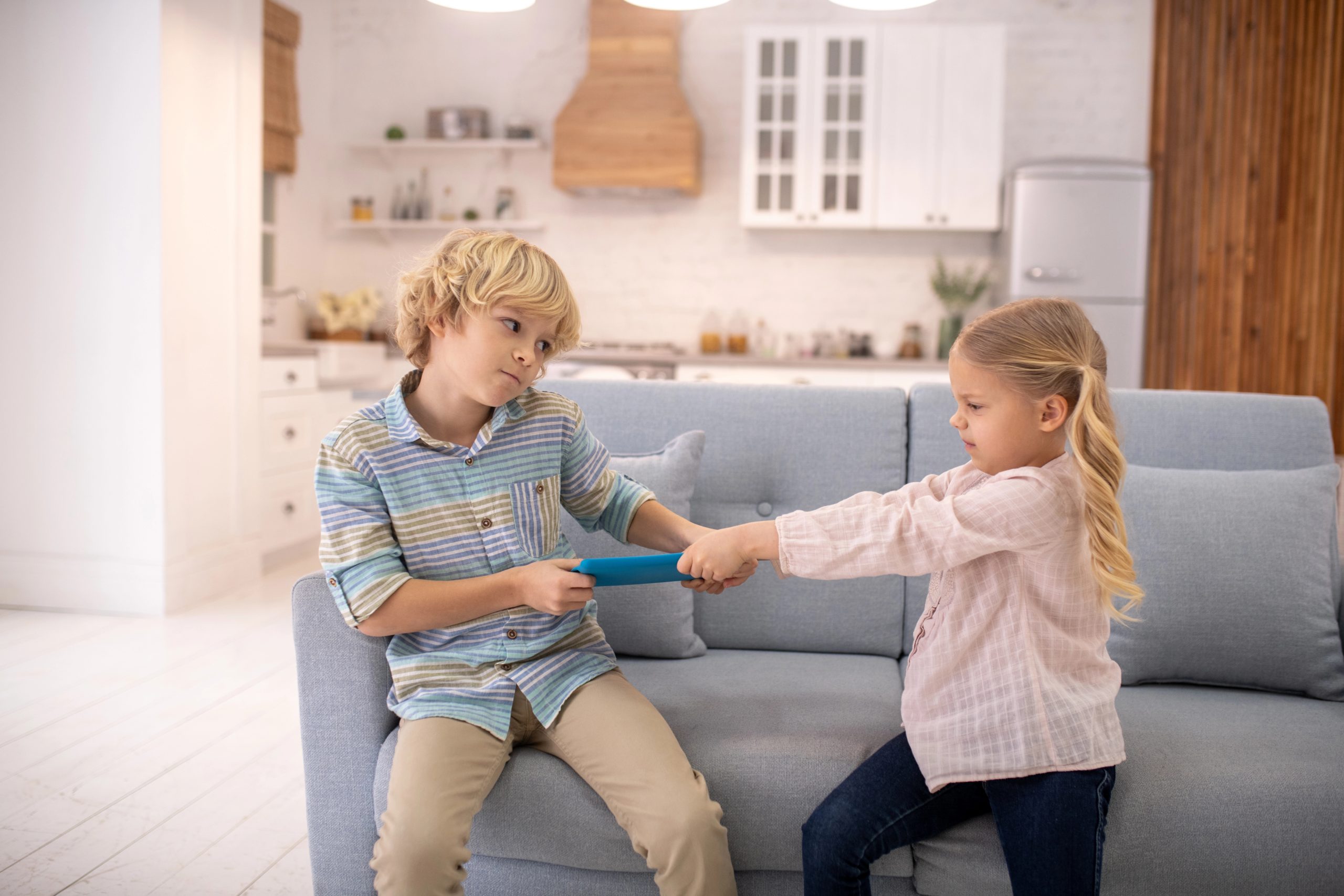 10 Mistakes Parents Make When Dealing With Sibling Rivalry, According ...